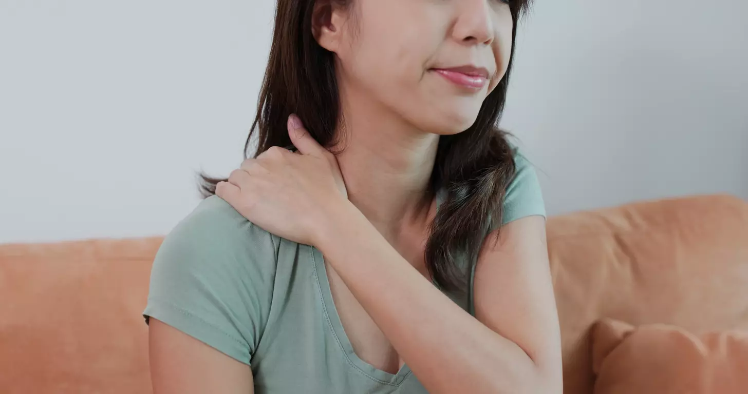 12 Key Causes of Aching in Shoulder Blades Then Chest Pain