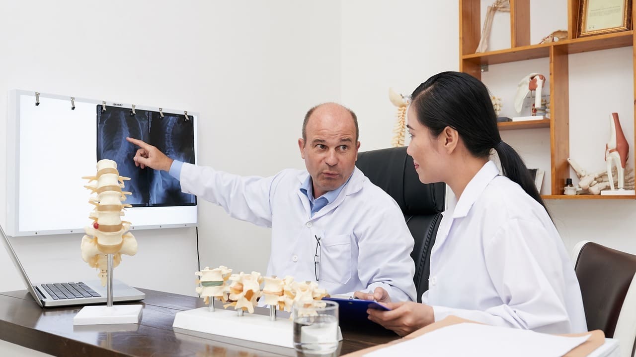 Complete vs Incomplete Spinal Cord Injury: 7 Key Differences and Effects