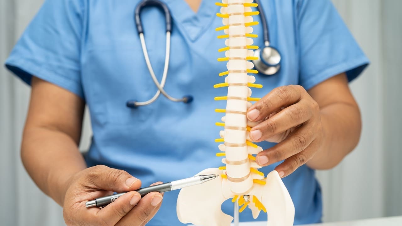 OCT-3860-Cervical Spinal Surgery Complications: 12 Major Risks and Side ...
